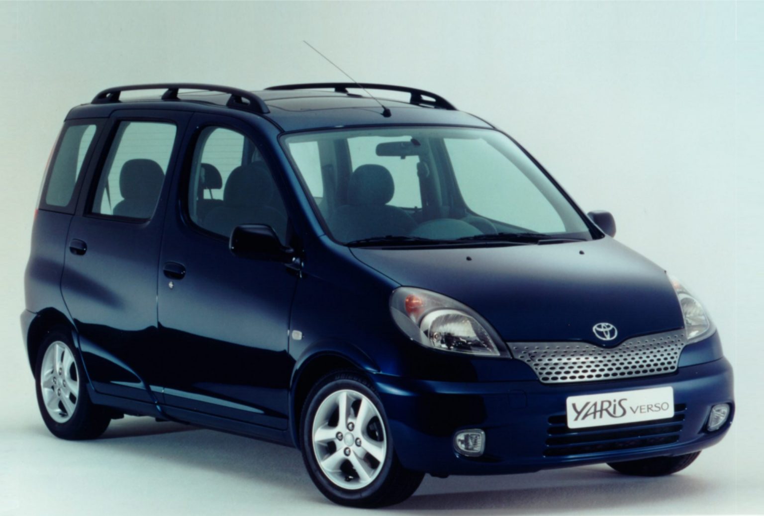 Yaris Verso Archive (2000 - 2003) - Toyota Media Site