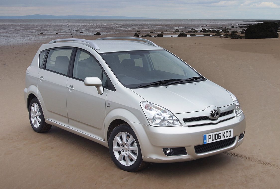 Corolla Verso (2002–2006) - Toyota Media Site