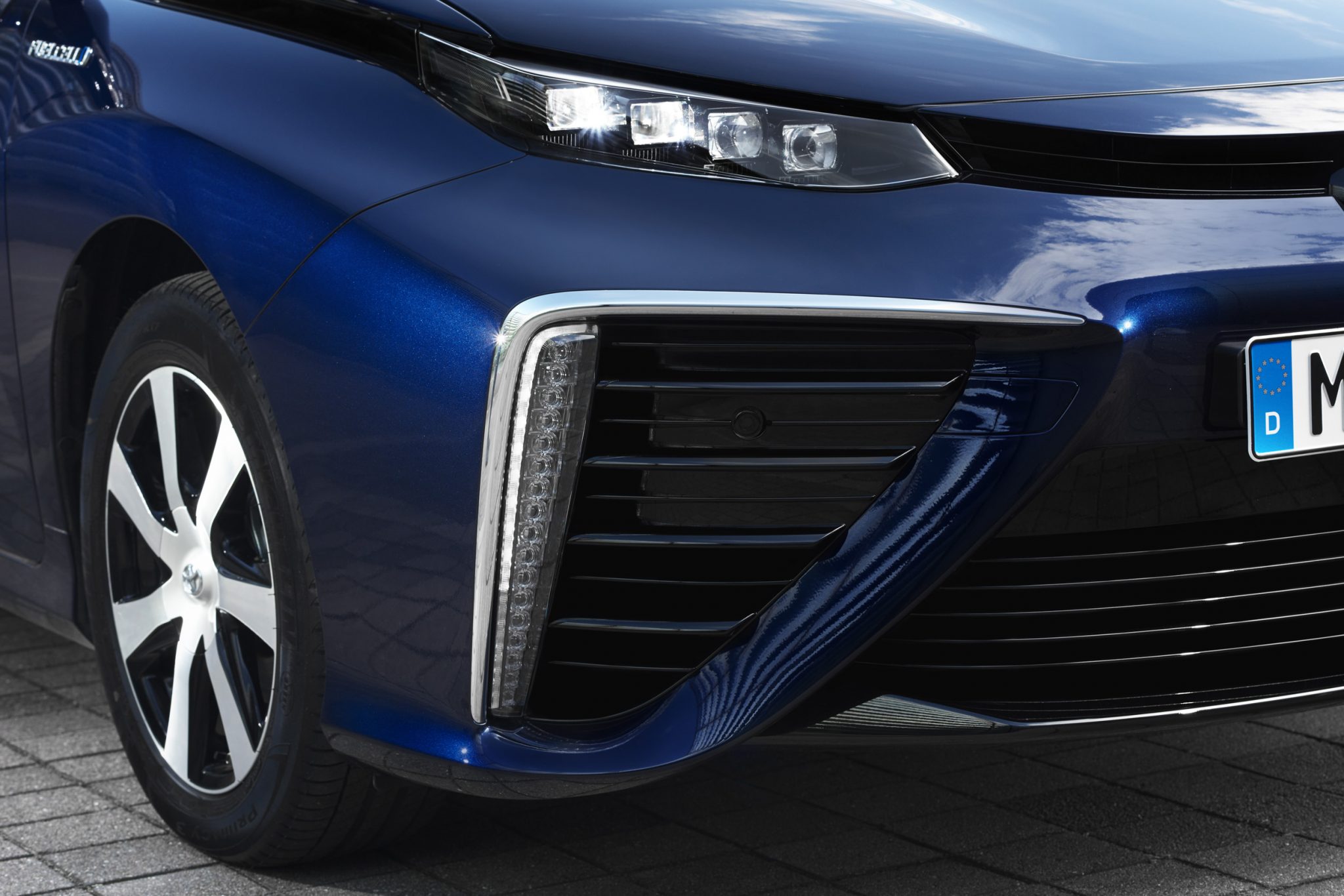 UCL Takes Delivery of New Toyota Mirai Hydrogen Fuel Cell Saloon ...