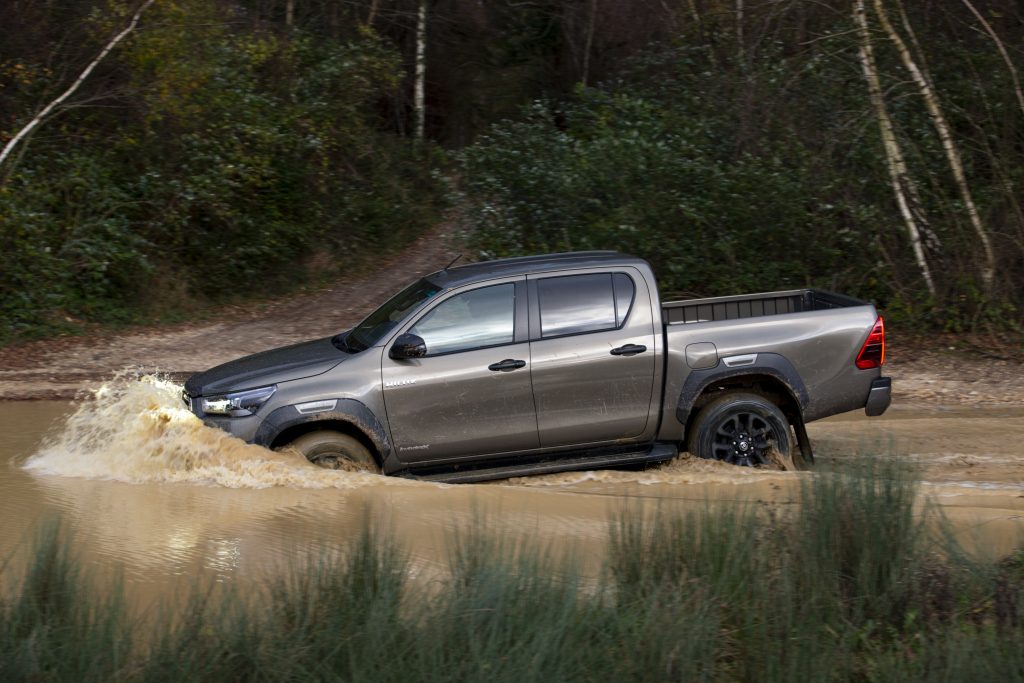 Toyota Hilux Invincible X Exterior Dynamic [OFF ROAD] (2020 - Current ...